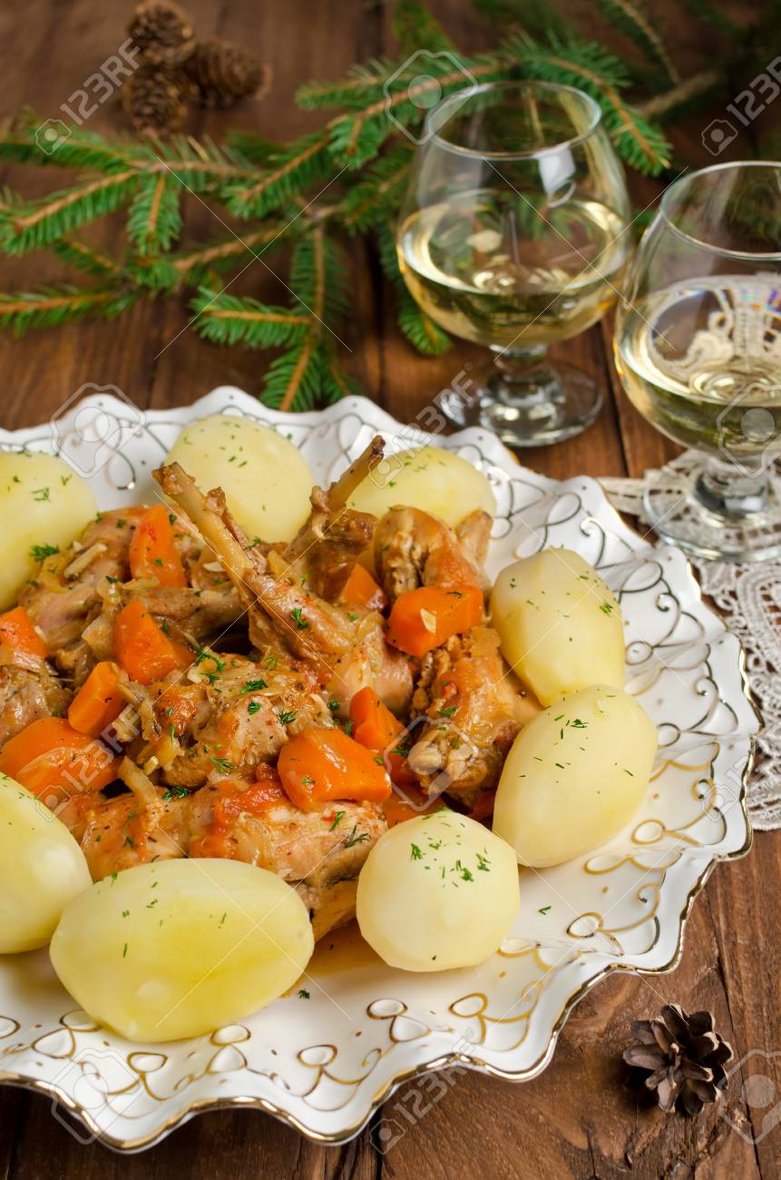 Conejo al vino blanco: una deliciosa receta con patatas y zanahorias ...