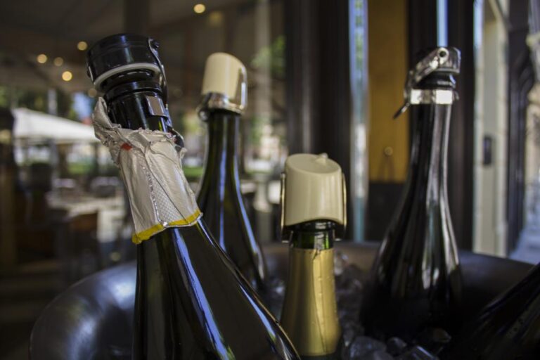 ¿Cuándo caduca el champagne? Guía para conocer su fecha de vencimiento ...