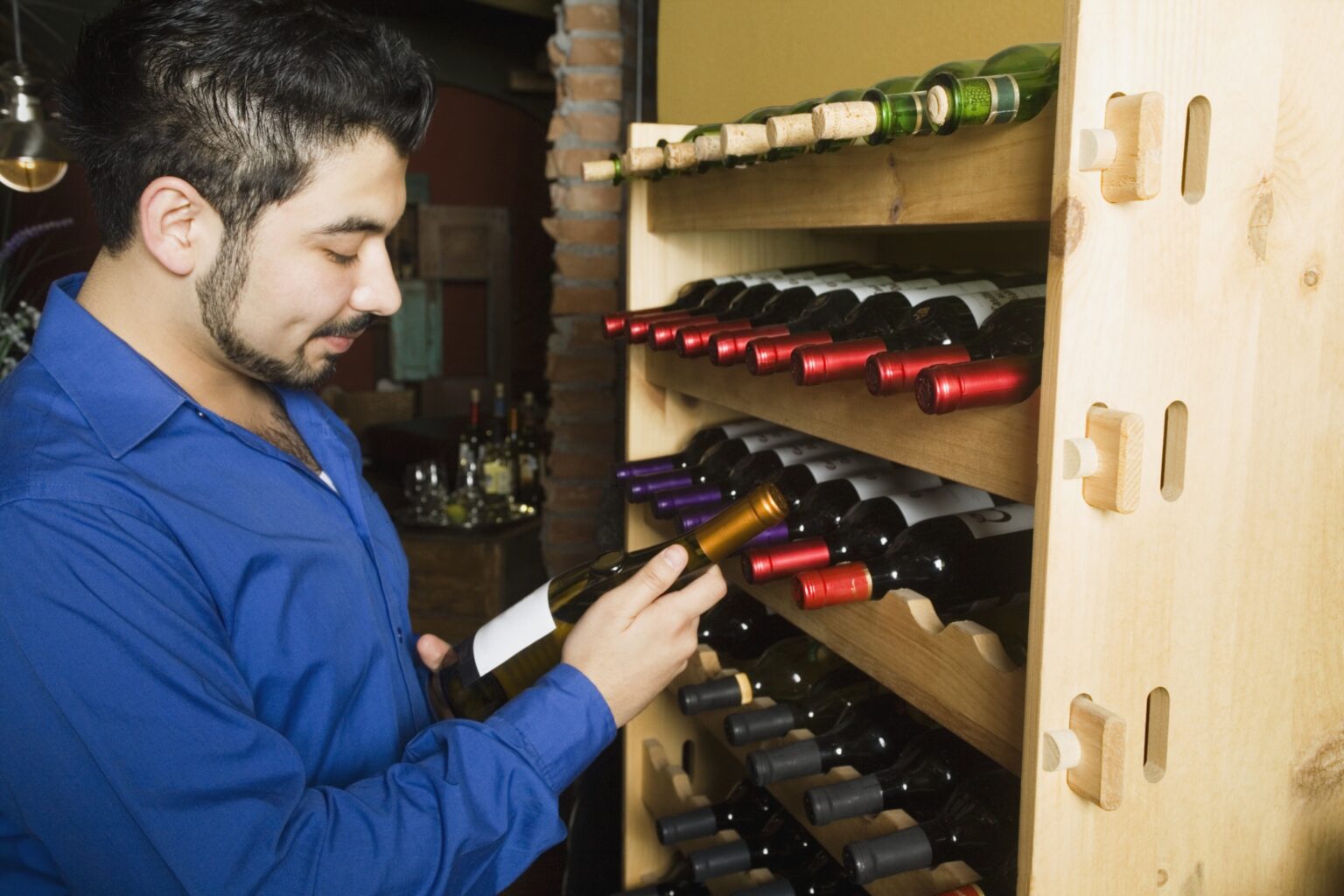 Guía para almacenar botellas de cava de forma correcta | VINOTECAVIRTUAL